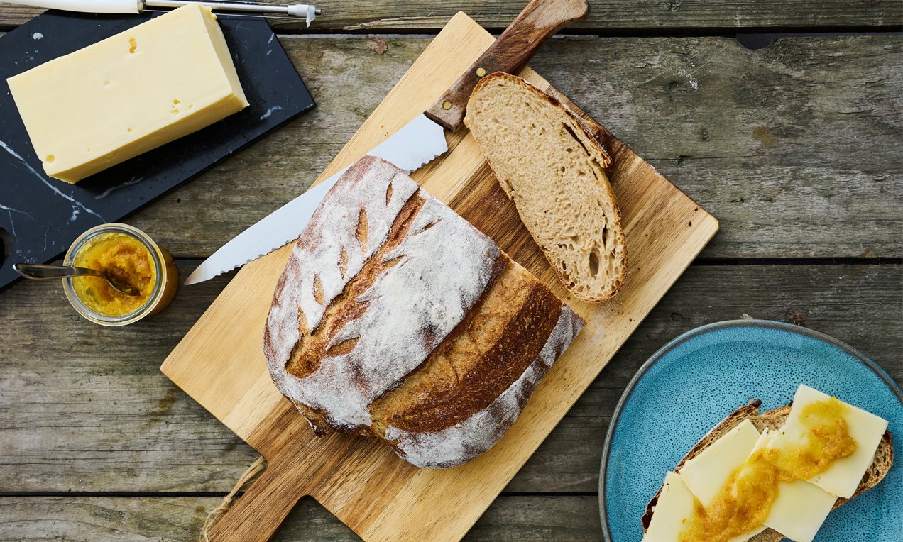 Surdejsbrød i hævekurv med nem surdej opskrift | Dr. Oetker
